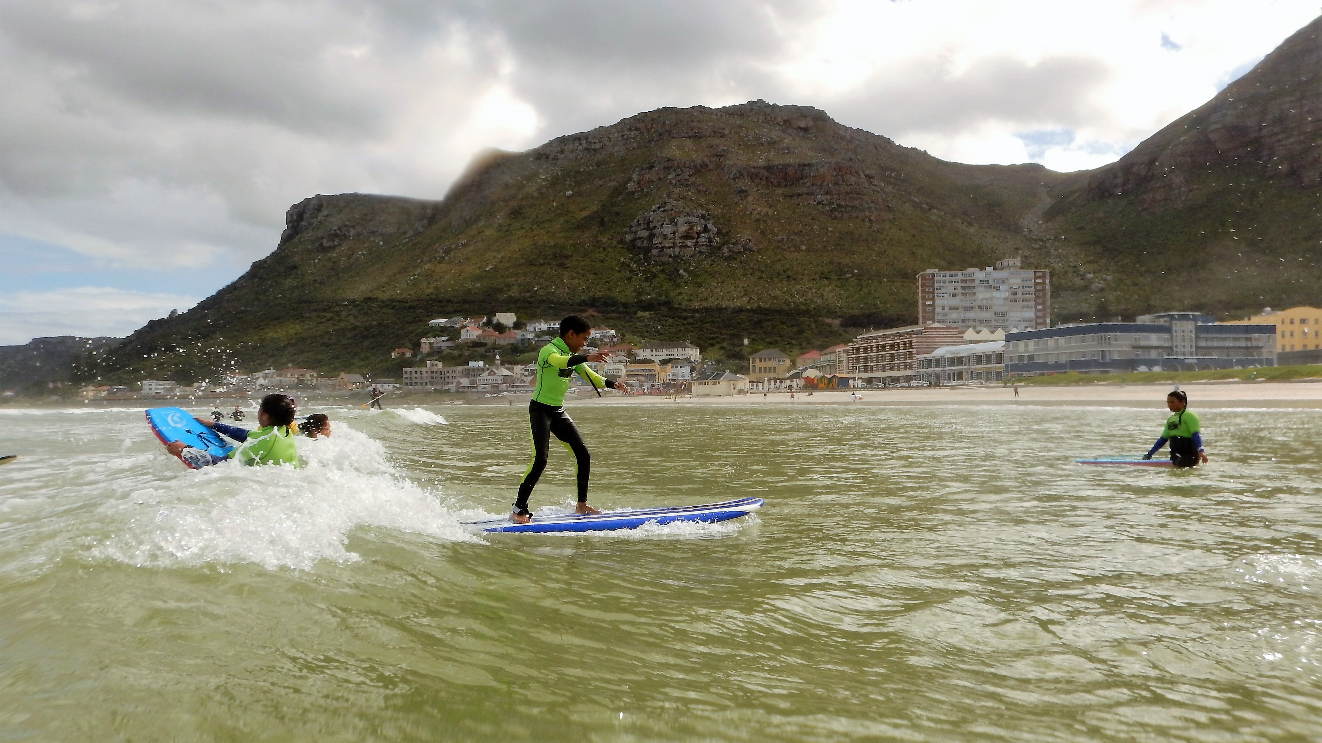 10 surfing tips for beginners - SOSF Shark Education Centre